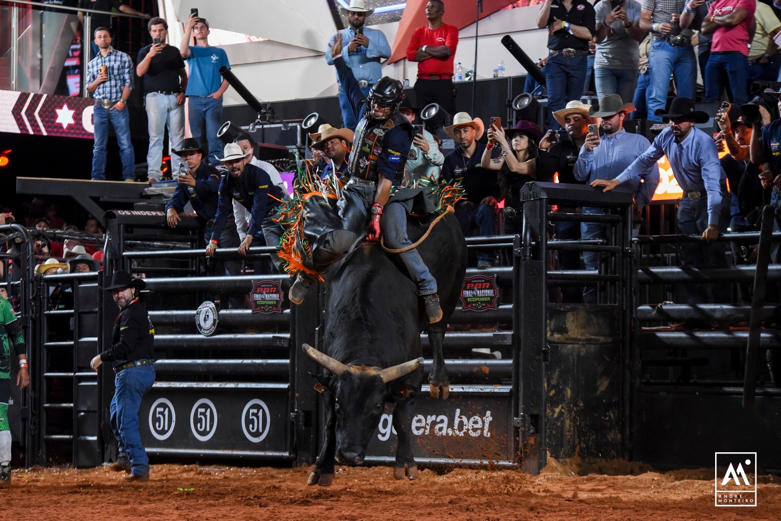 Festa do Peão: mato-grossense Rogério Venâncio é o campeão da PBR ...